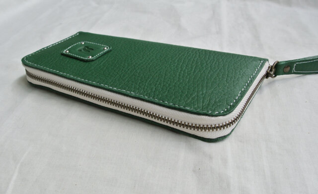 うさぎスカル、ロングウォレット（グリーン） | iichi 日々の暮らしを心地よくするハンドメイドやアンティークのマーケットプレイス