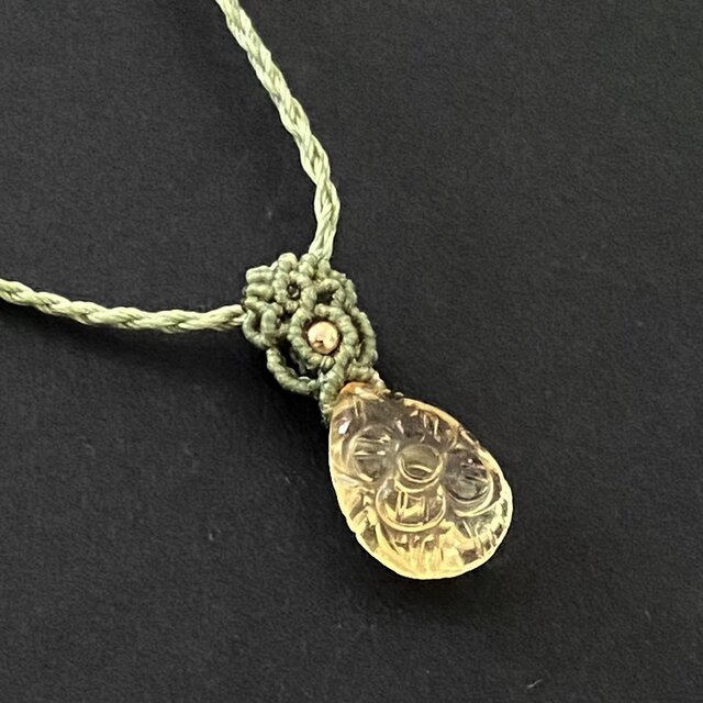 【シトリン】Bloom In The Light【彫刻／カービング】 | iichi 日々の暮らしを心地よくするハンドメイドやアンティークのマーケットプレイス