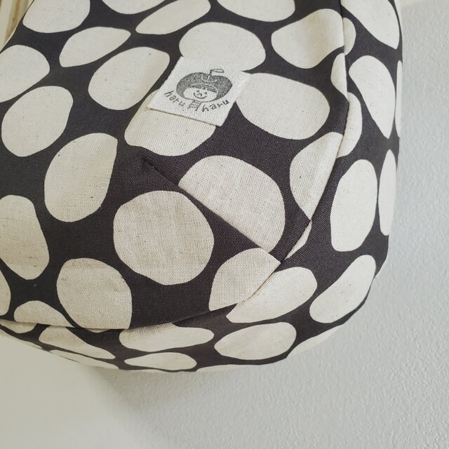 普段使いのマチたっぷりトートバッグ 綿麻 黒 ドット柄 | iichi 日々の暮らしを心地よくするハンドメイドやアンティークのマーケットプレイス