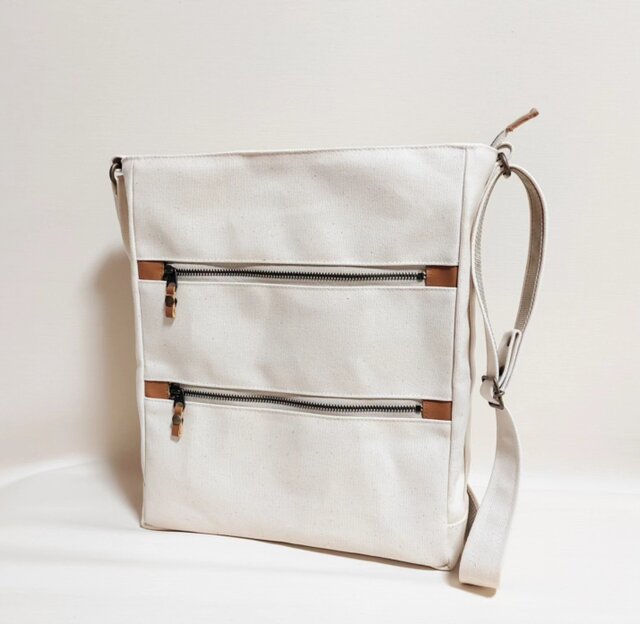 帆布スクエアショルダー（通勤通学A4対応キナリ） | iichi ハンドメイド・アンティーク・食品・ギフト・手作り