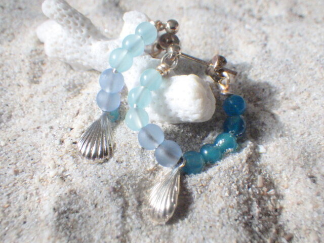 Blue Ocean Hoop ピアス | iichi 日々の暮らしを心地よくするハンドメイドやアンティークのマーケットプレイス