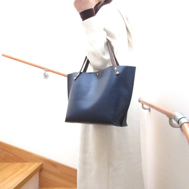 《牛革》B5対応♪底マチワイド・ミディアムトート・ソフトスムース・0426 | iichi ハンドメイド・アンティーク・食品・ギフト・手作り