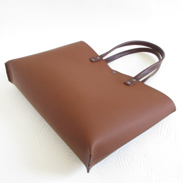 《牛革》A4対応・スムース・マットブラウン・ハンドソーイングトート・0410 | iichi ハンドメイド・アンティーク・食品・ギフト・手作り