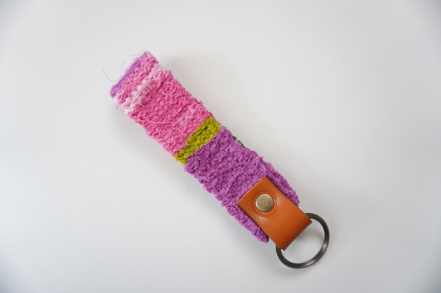 裂き織りのキーホルダー | iichi 日々の暮らしを心地よくするハンドメイドやアンティークのマーケットプレイス