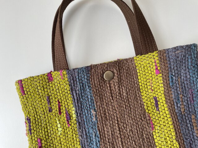 裂き織りのちょっとそこまでバッグ irodori | iichi 日々の暮らしを心地よくするハンドメイドやアンティークのマーケットプレイス