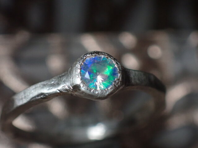 【2度見、即買いの最強遊色】天然を超えた美しすぎる合成ウォーターオパール・シルバーリング【Aurora】 | iichi 日々の暮らしを心地よくするハンドメイドやアンティークのマーケットプレイス