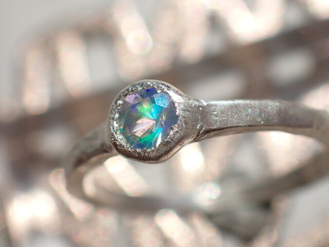 【2度見、即買いの最強遊色】天然を超えた美しすぎる合成ウォーターオパール・シルバーリング【Aurora】 | iichi 日々の暮らしを心地よくするハンドメイドやアンティークのマーケットプレイス