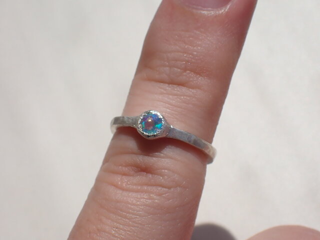 【2度見、即買いの最強遊色】天然を超えた美しすぎる合成ウォーターオパール・シルバーリング【Aurora】 | iichi 日々の暮らしを心地よくするハンドメイドやアンティークのマーケットプレイス