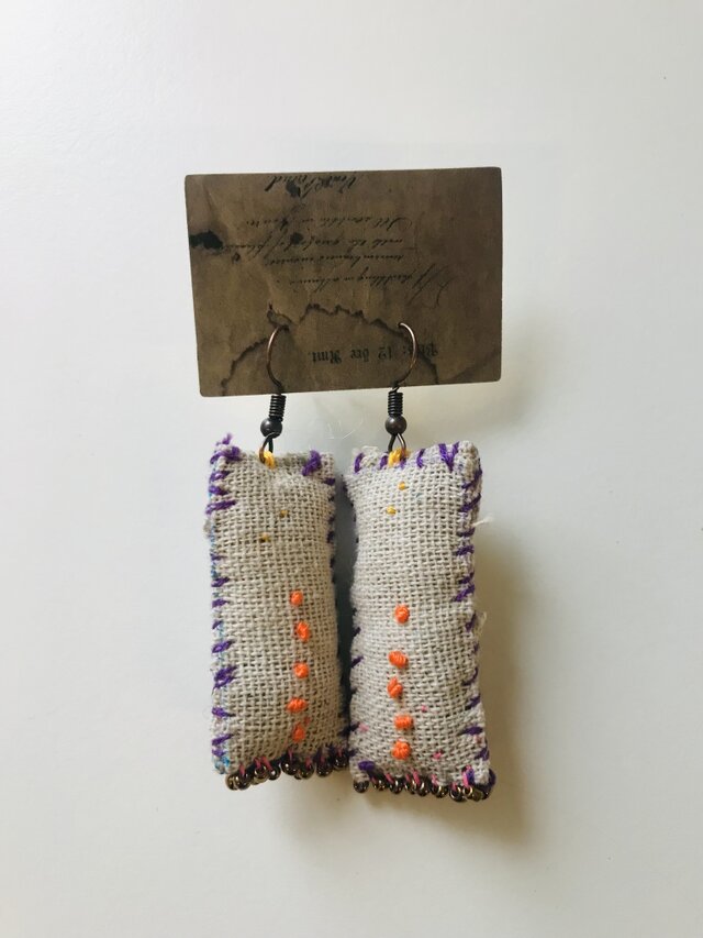 ピアス 1825 イヤリング 布アクセサリー | iichi 日々の暮らしを心地よくするハンドメイドやアンティークのマーケットプレイス
