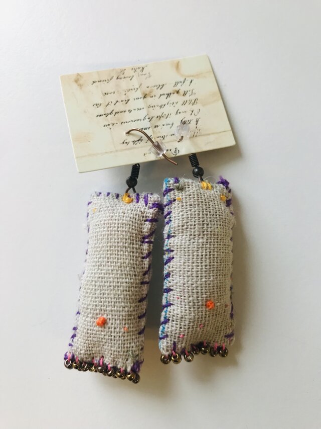 ピアス 1825 イヤリング 布アクセサリー | iichi 日々の暮らしを心地よくするハンドメイドやアンティークのマーケットプレイス