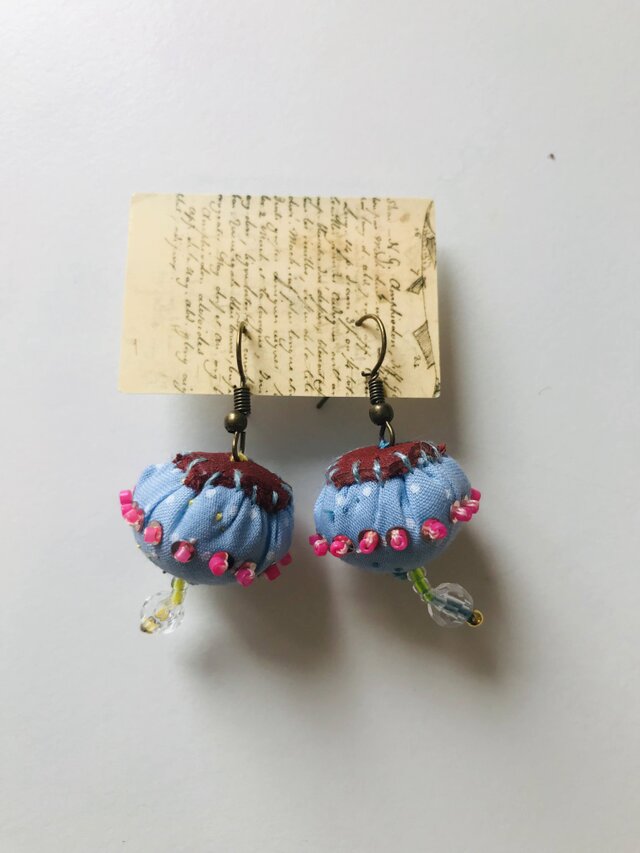 ピアス 1836 イヤリング 布アクセサリー | iichi 日々の暮らしを心地よくするハンドメイドやアンティークのマーケットプレイス