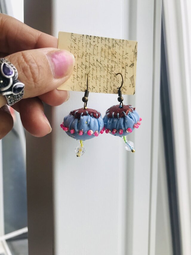 ピアス 1836 イヤリング 布アクセサリー | iichi 日々の暮らしを心地よくするハンドメイドやアンティークのマーケットプレイス