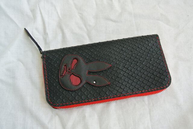 うさぎスカル（UR-1),ウロコ革のロングジッパーウォレット。 | iichi ハンドメイド・アンティーク・食品・ギフト・手作り