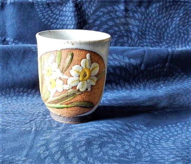 日本水仙図お湯飲み | iichi 日々の暮らしを心地よくするハンドメイドやアンティークのマーケットプレイス