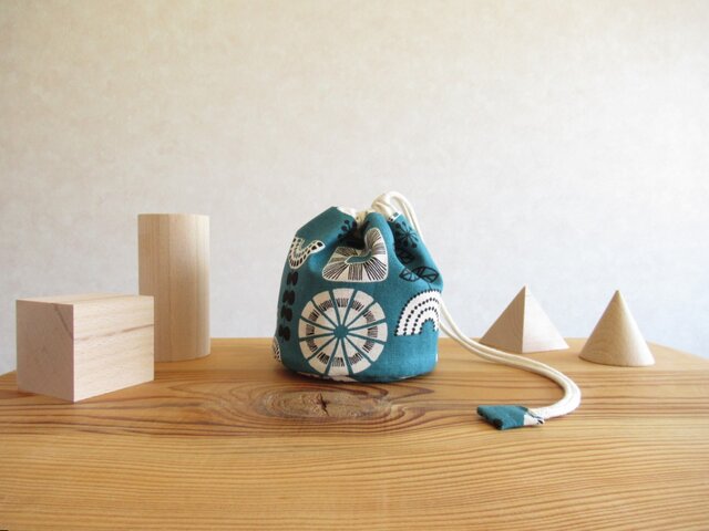 コロンとした小物入れ レトロな模様、ブルー [一点物です] | iichi 日々の暮らしを心地よくするハンドメイドやアンティークのマーケットプレイス