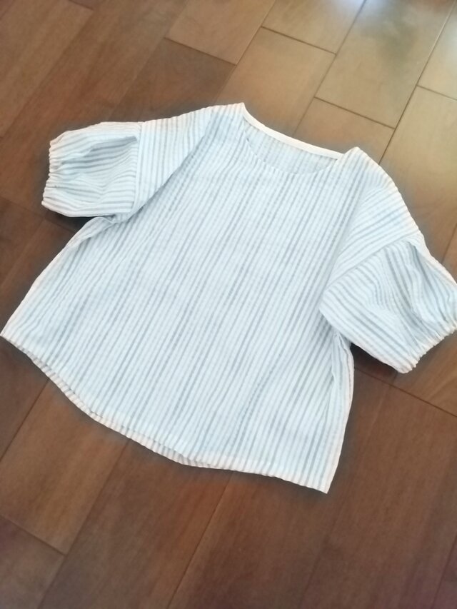サマーセール！着てないみたいなストライプコットンリップルトップス(グレー) | iichi 日々の暮らしを心地よくするハンドメイドやアンティークのマーケットプレイス