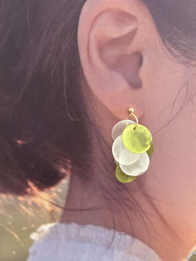 Shell Pierce sharara ＊Green White | iichi ハンドメイド・アンティーク・食品・ギフト・手作り