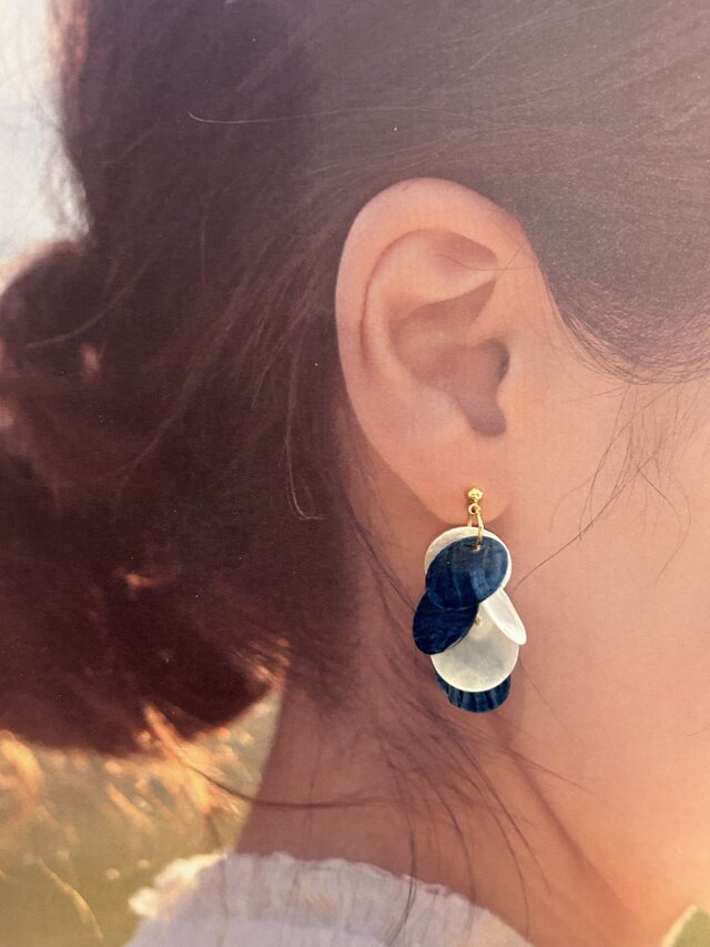 Shell Pierce sharara ＊Blue White | iichi 日々の暮らしを心地よくするハンドメイドやアンティークのマーケットプレイス
