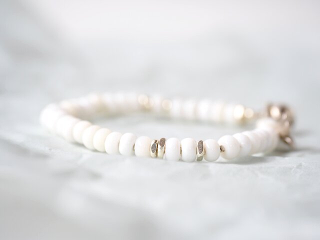 ロンデル ブレスレット -ホワイトオパール- | iichi 日々の暮らしを心地よくするハンドメイドやアンティークのマーケットプレイス