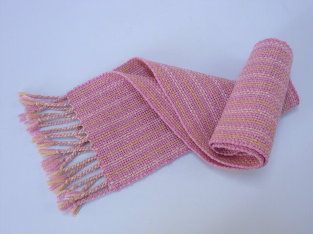 草木染毛糸の手織りマフラー M-086 | iichi 日々の暮らしを心地よくするハンドメイドやアンティークのマーケットプレイス