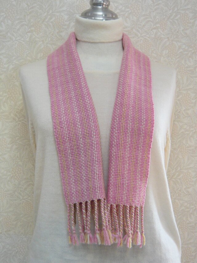 草木染毛糸の手織りマフラー M-086 | iichi 日々の暮らしを心地よくするハンドメイドやアンティークのマーケットプレイス