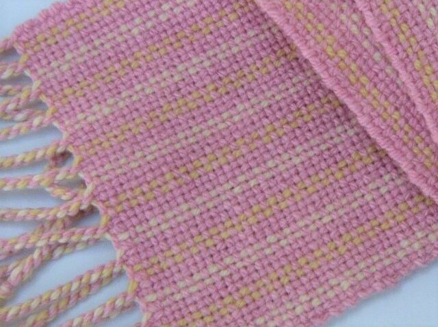 草木染毛糸の手織りマフラー M-086 | iichi 日々の暮らしを心地よくするハンドメイドやアンティークのマーケットプレイス