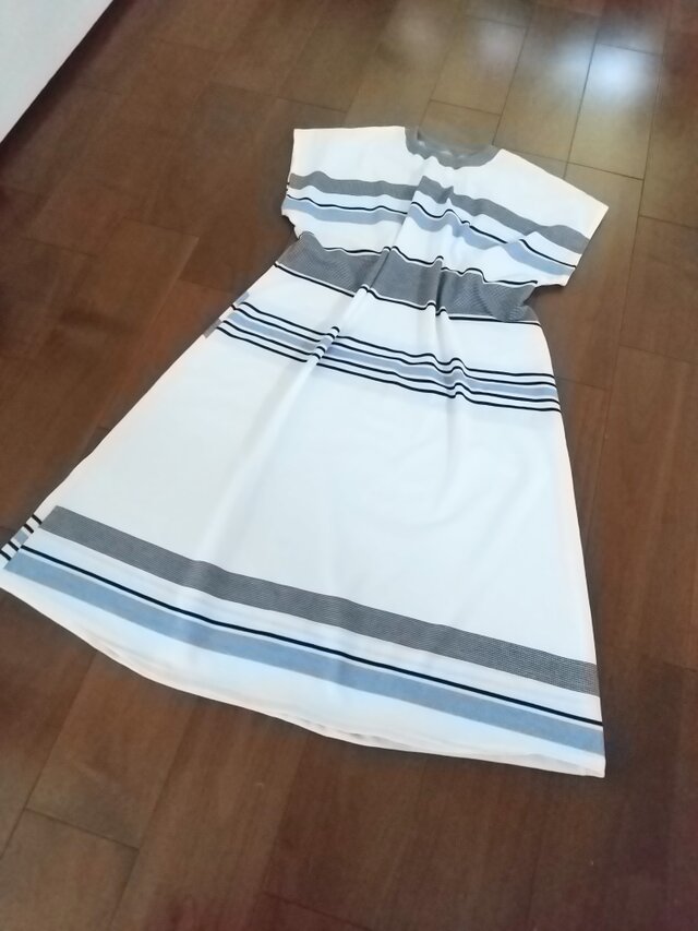 サマーセール！ホワイトボーダーコットンワンピース | iichi 日々の暮らしを心地よくするハンドメイドやアンティークのマーケットプレイス