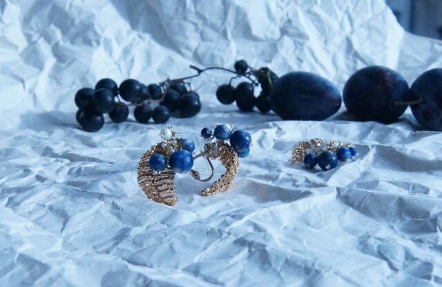 青い実の耳飾り ピアス | iichi 日々の暮らしを心地よくするハンドメイドやアンティークのマーケットプレイス