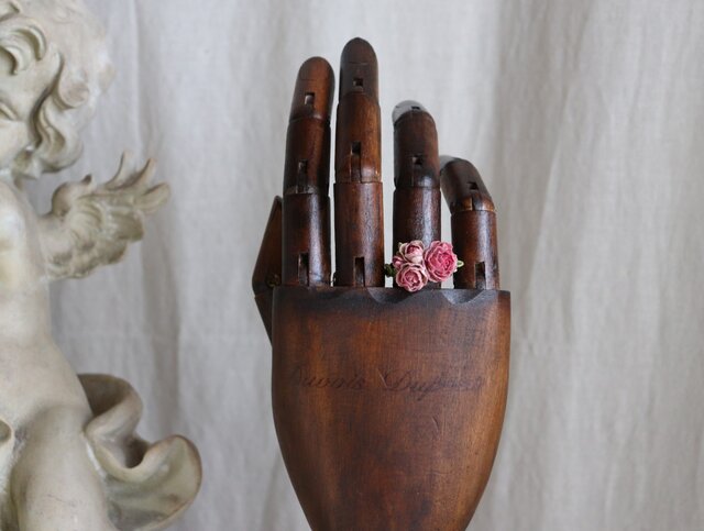 「Paris パリス」 ピンクのバラの指輪 | iichi 日々の暮らしを心地よくするハンドメイドやアンティークのマーケットプレイス