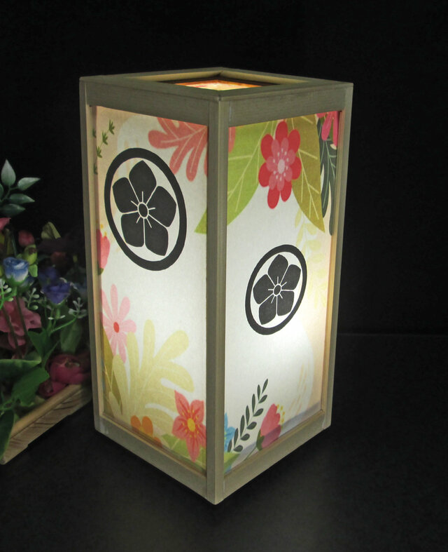 小さな灯火／桧枠造 家紋の宿り木／丸に桔梗 LED･厚紙張貼･軽量／GK-016 | iichi 日々の暮らしを心地よくするハンドメイドやアンティークのマーケットプレイス