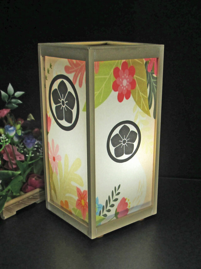 小さな灯火／桧枠造 家紋の宿り木／丸に桔梗 LED･厚紙張貼･軽量／GK-016 | iichi 日々の暮らしを心地よくするハンドメイドやアンティークのマーケットプレイス