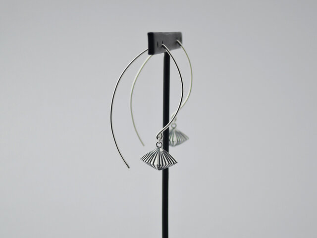 fundo- フックピアス（縞） | iichi 日々の暮らしを心地よくするハンドメイドやアンティークのマーケットプレイス