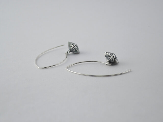 fundo- フックピアス（縞） | iichi 日々の暮らしを心地よくするハンドメイドやアンティークのマーケットプレイス