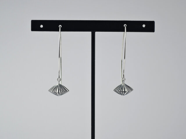 fundo- フックピアス（縞） | iichi 日々の暮らしを心地よくするハンドメイドやアンティークのマーケットプレイス