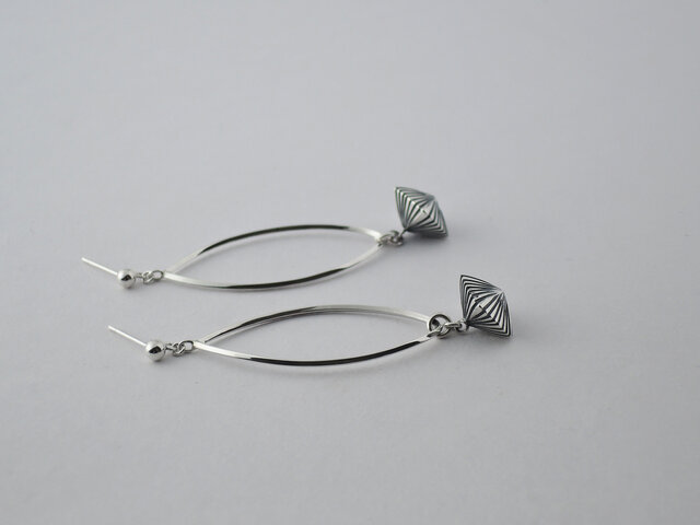 fundo- フープ付きピアス（縞） | iichi 日々の暮らしを心地よくするハンドメイドやアンティークのマーケットプレイス