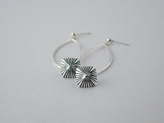 fundo- フープ付きピアス（縞） | iichi 日々の暮らしを心地よくするハンドメイドやアンティークのマーケットプレイス