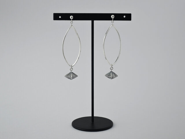 fundo- フープ付きピアス（縞） | iichi 日々の暮らしを心地よくするハンドメイドやアンティークのマーケットプレイス