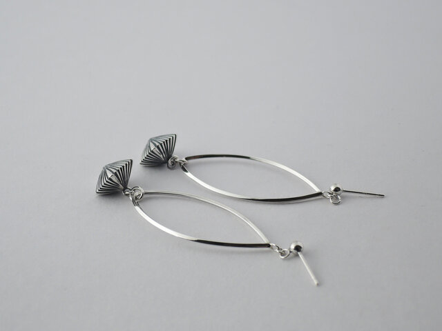 fundo- フープ付きピアス（縞） | iichi 日々の暮らしを心地よくするハンドメイドやアンティークのマーケットプレイス