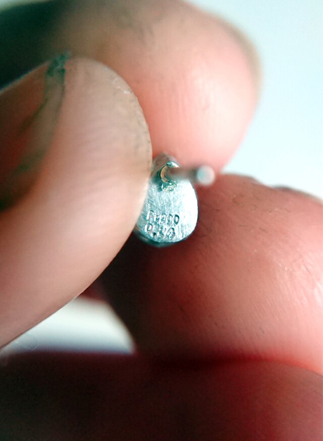 くまのこ様専用 希少 粋×流氷なバイカラーサファイア Pt900 ペアピアス | iichi 日々の暮らしを心地よくするハンドメイドやアンティークのマーケットプレイス