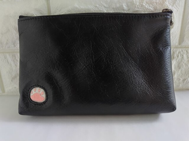 8.牛革 マチ付 ポーチ ネコ 刺繍(受注制作) | iichi 日々の暮らしを心地よくするハンドメイドやアンティークのマーケットプレイス