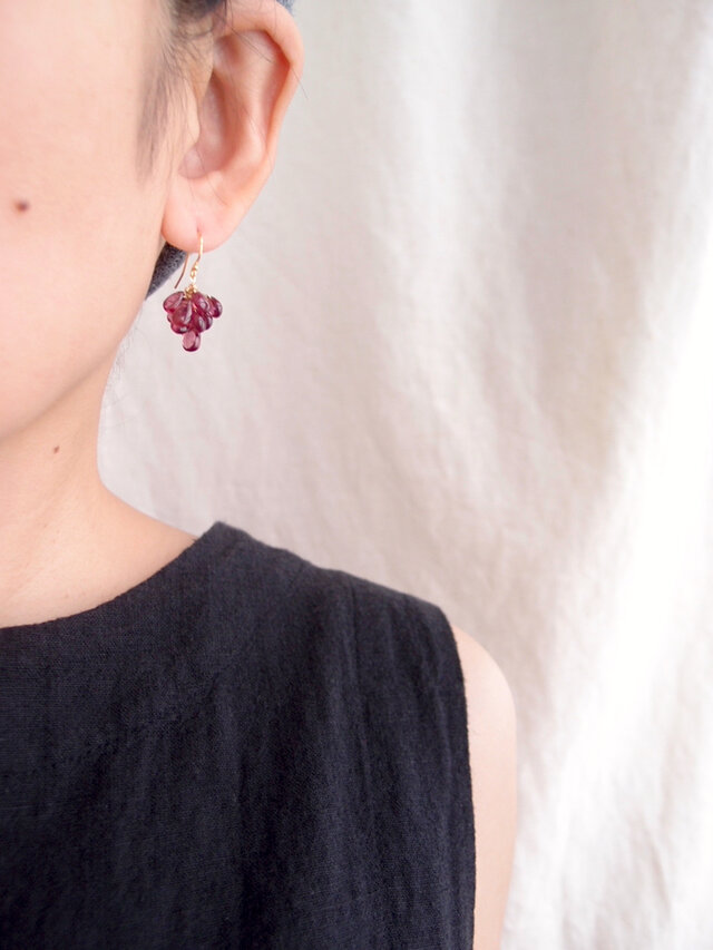 【K14gf】Rhodolite Garnet Earrings／ロードライトガーネット ふさピアス（light color） | iichi 日々の暮らしを心地よくするハンドメイドや ...