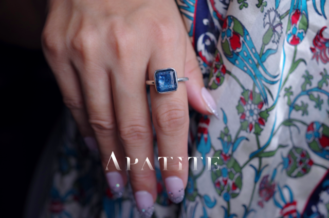 New Arrival☆新作☆『ネオンブルーアパタイト』☆天然石リングsilver925 | iichi 日々の暮らしを心地よくするハンドメイドやアンティークのマーケットプレイス