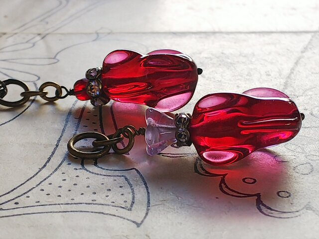 ヴィンテージ アレキサンドライトflower／Ruby-Red-Wings クラシカルネックレス | iichi 日々の暮らしを心地よくするハンドメイドやアンティークのマーケットプレイス