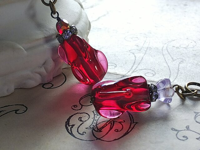 ヴィンテージ アレキサンドライトflower／Ruby-Red-Wings クラシカルネックレス | iichi 日々の暮らしを心地よくするハンドメイドやアンティークのマーケットプレイス
