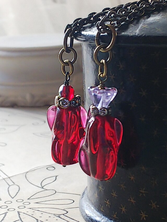 ヴィンテージ アレキサンドライトflower／Ruby-Red-Wings クラシカルネックレス | iichi 日々の暮らしを心地よくするハンドメイドやアンティークのマーケットプレイス