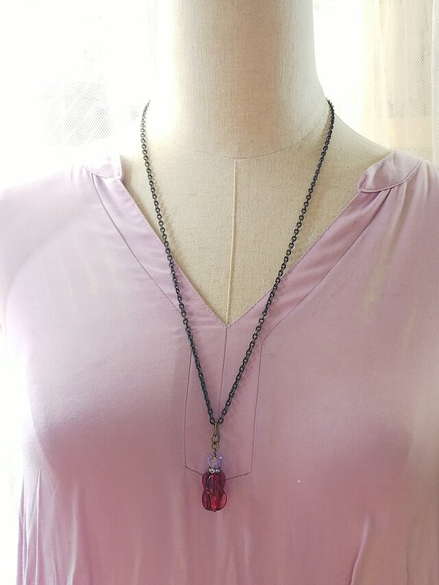 ヴィンテージ アレキサンドライトflower／Ruby-Red-Wings クラシカルネックレス | iichi 日々の暮らしを心地よくするハンドメイドやアンティークのマーケットプレイス