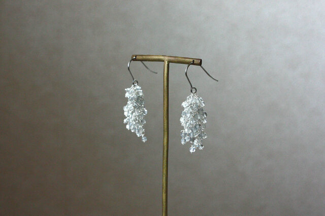 No. 749 ラブラドライトのピアス | iichi 日々の暮らしを心地よくするハンドメイドやアンティークのマーケットプレイス