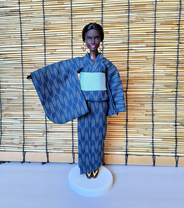 「矢羽連なる浴衣」28～30cmドール浴衣 | iichi 日々の暮らしを心地よくするハンドメイドやアンティークのマーケットプレイス