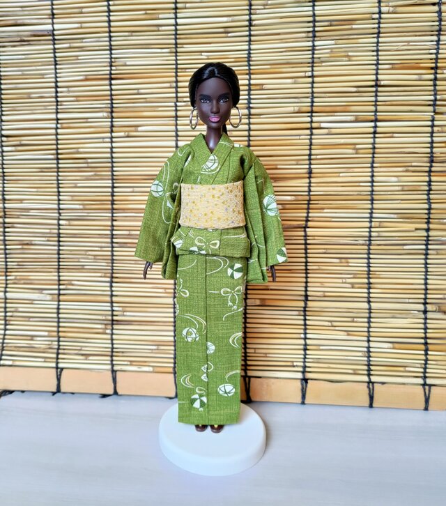 「緑そよぐ手毬唄」28～30cmドール浴衣 | iichi 日々の暮らしを心地よくするハンドメイドやアンティークのマーケットプレイス