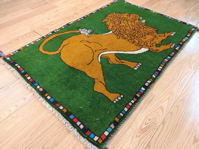 感謝キャンペーン】ペルシャ ライオンギャッベ マット 93x60cm アマレバフト 黄金色 ライオン | iichi 日々の暮らしを心地よくするハンドメイドやアンティークのマーケットプレイス